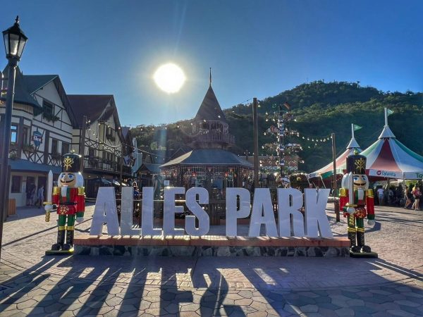 Natal com muita neve é no Alles Park em Pomerode - O Atlântico