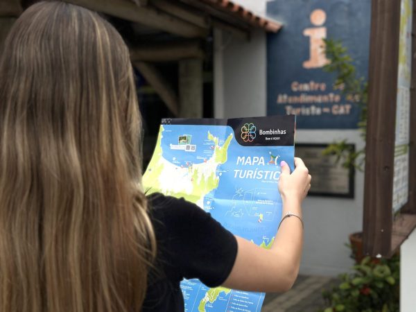 Bombinhas divulga novo mapa turístico com informações detalhadas da ...